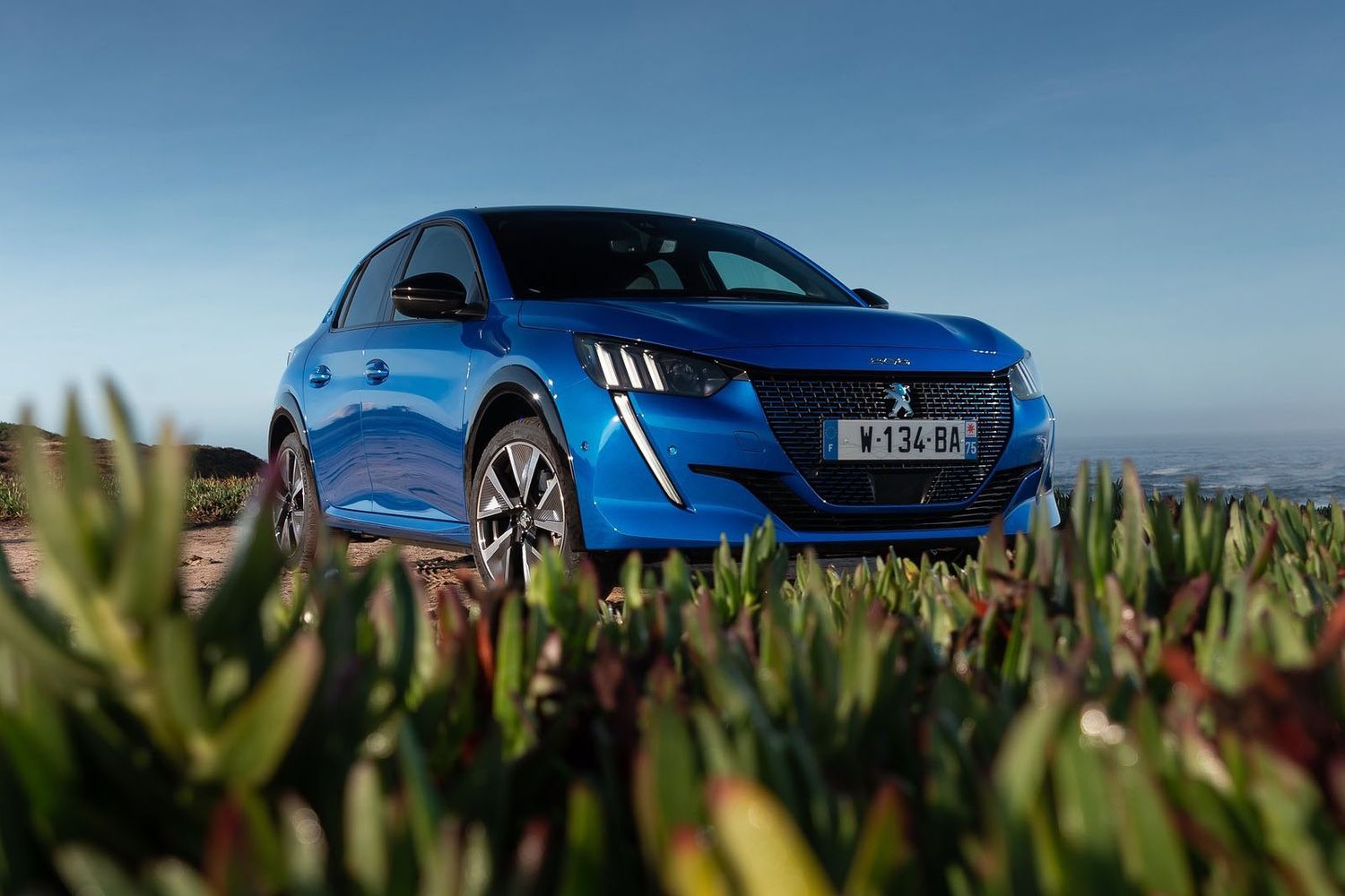 Peugeot E208 Performance and Speed | Electrifying