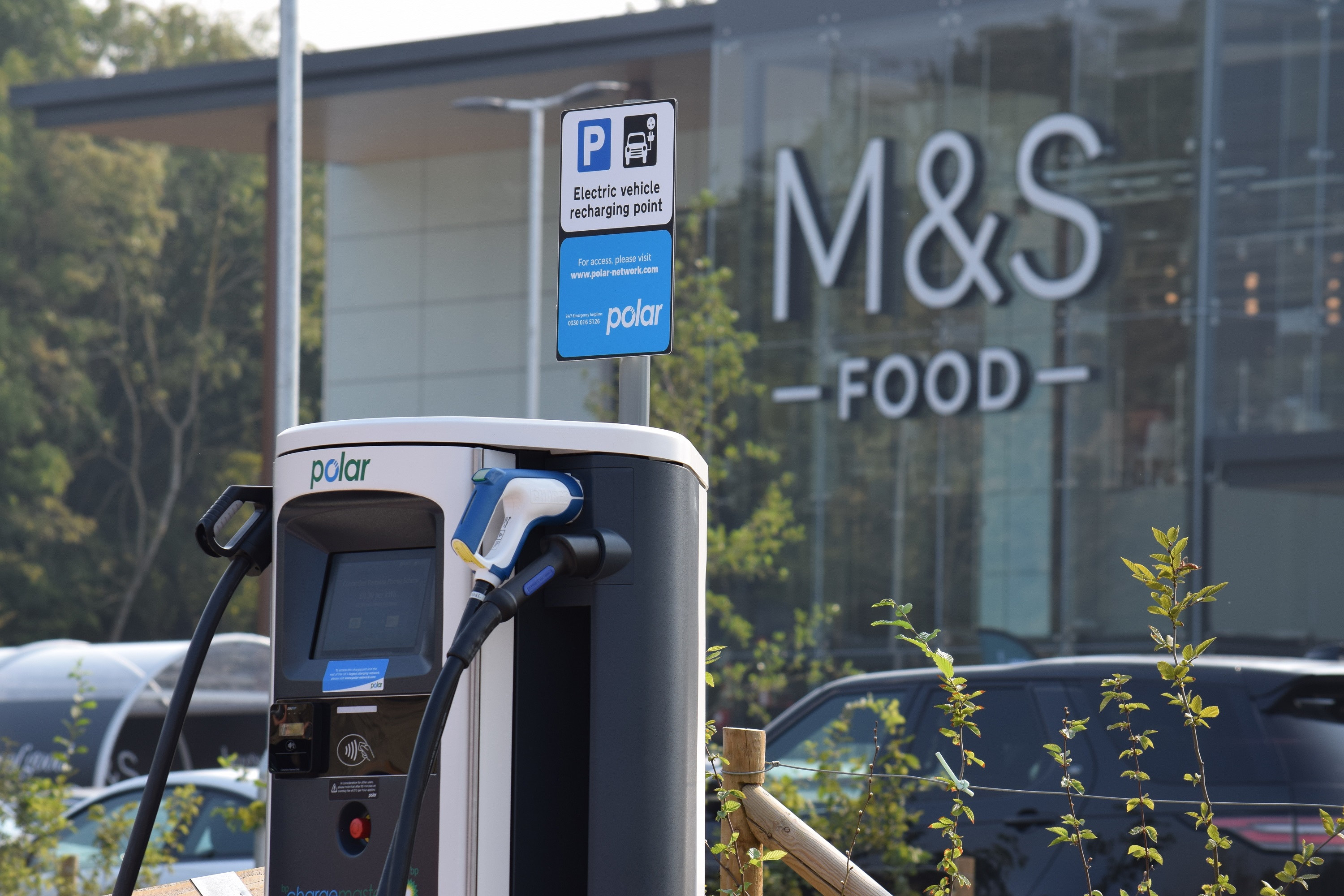 Roast Beef, Raincoats And Rapid Charges As Bp Chargemaster Teams Up ...