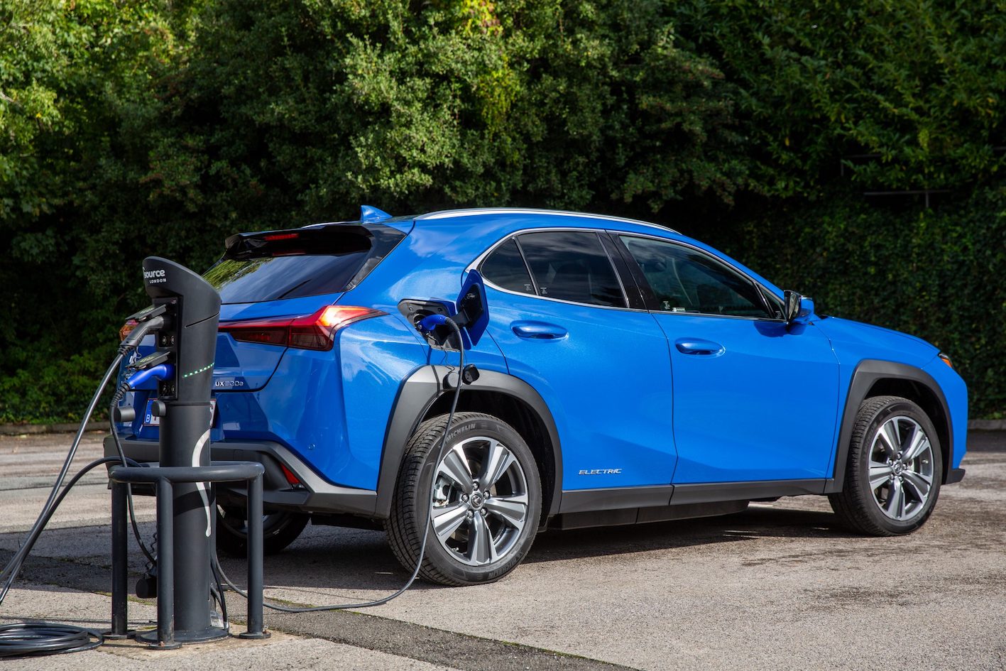 Lexus UX300e Review | Electrifying