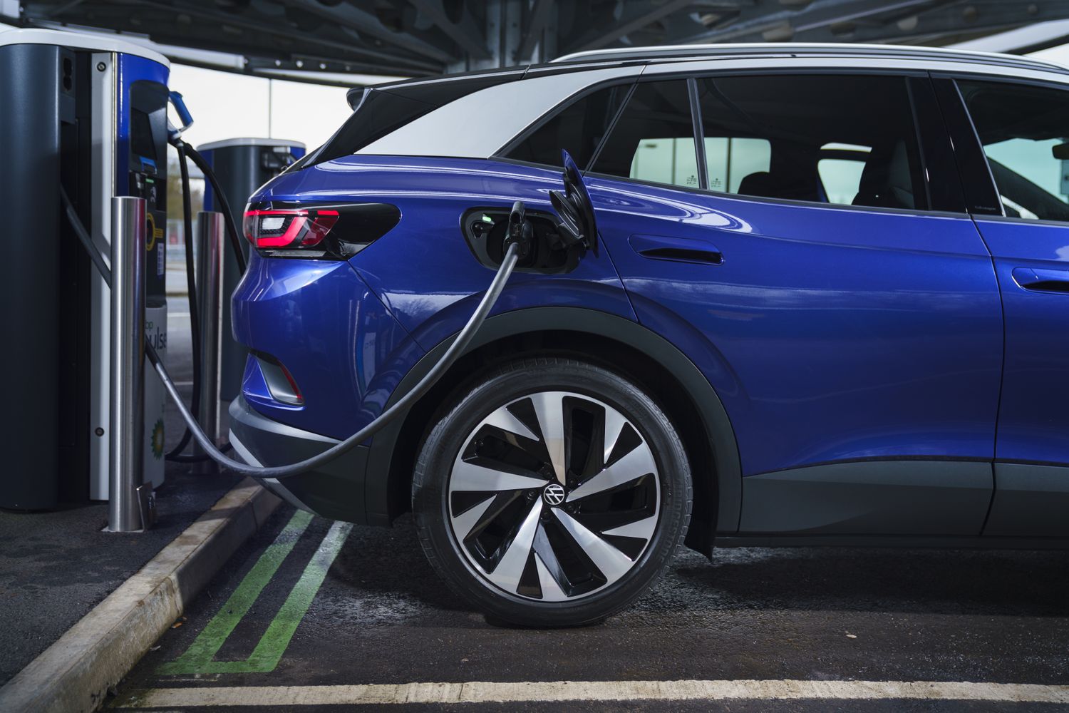 VW ID4 Range, Battery & Charging | Electrifying