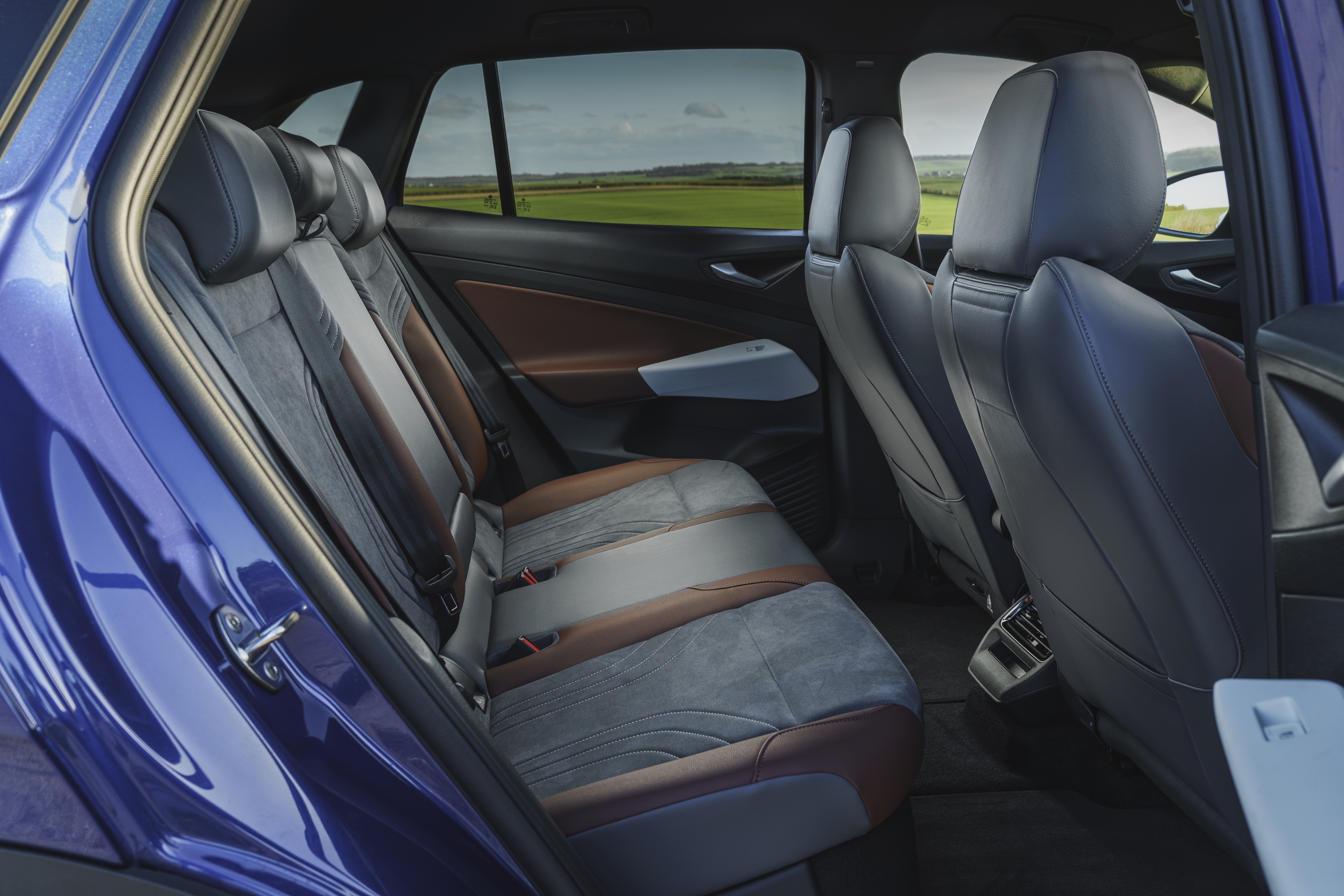 Volkswagen ID4 Practicality, Boot Space, Interior & Technology ...