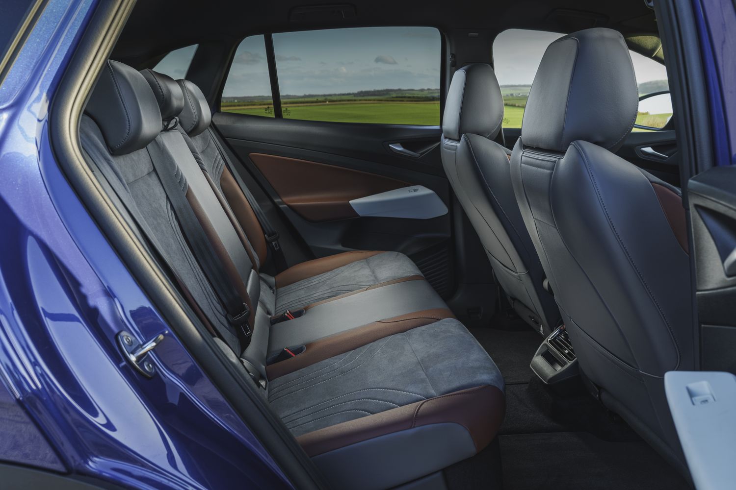 Volkswagen ID4 Practicality, Boot Space, Interior & Technology ...