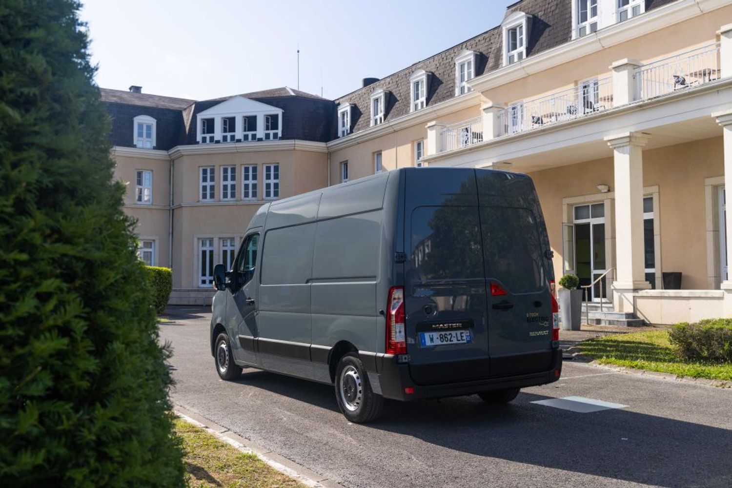 Renault Master E-Tech Review and Buyers Guide | Electrifying.com