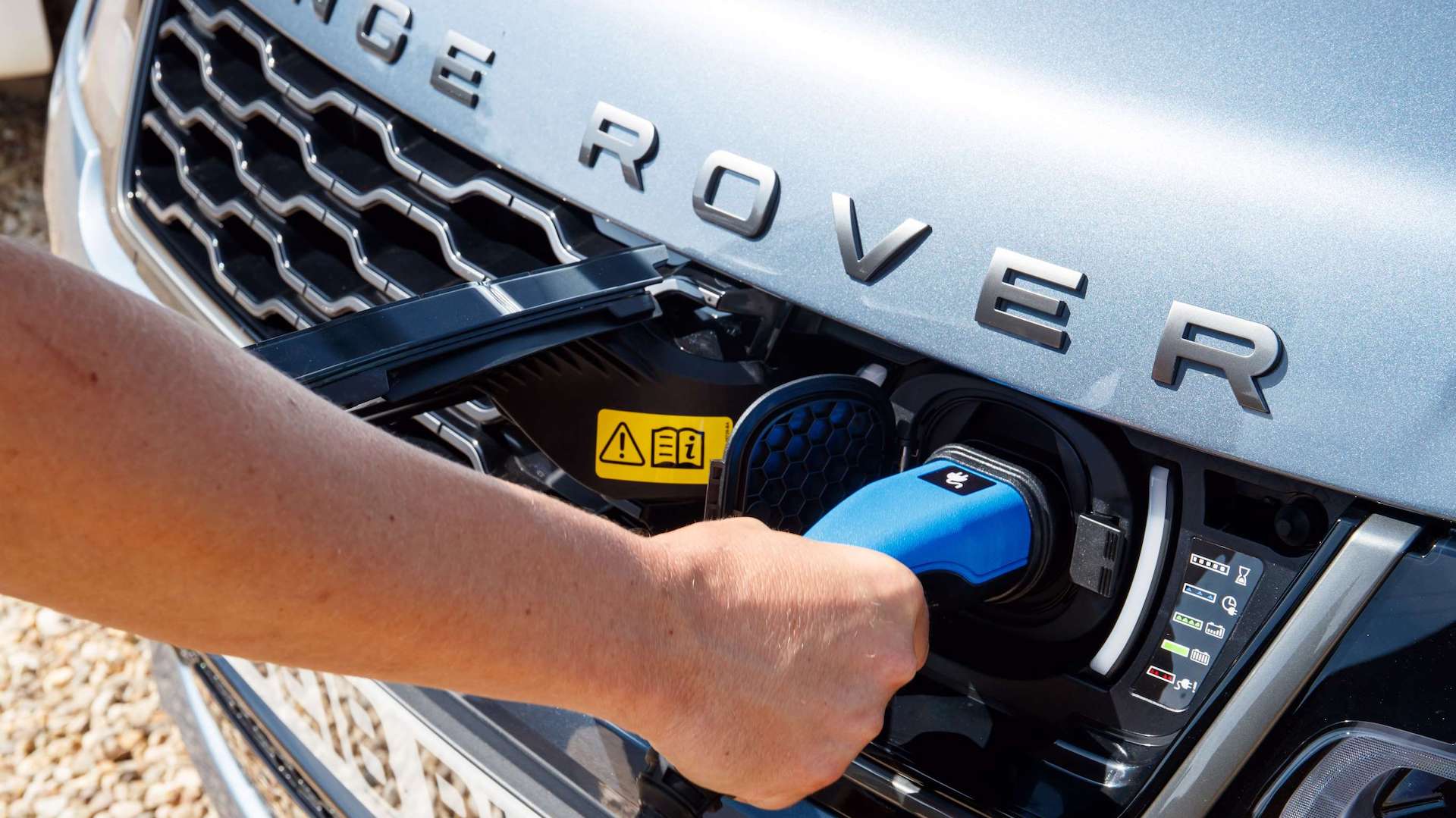 Jaguar and Land Rover join with Plugsurfing to offer easier charging