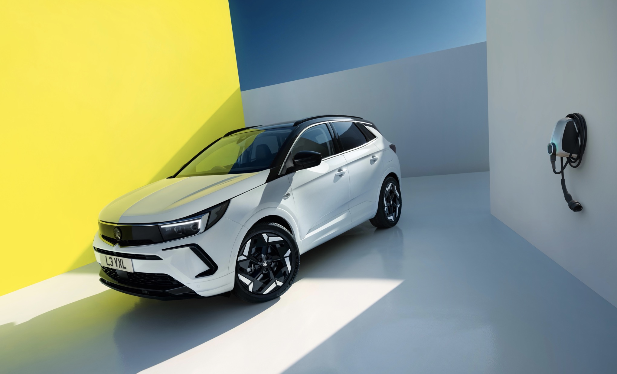 Vauxhall reveals second sporty GSe model, based on Grandland PHEV ...
