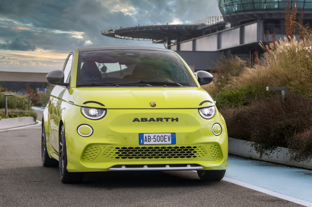 Covers officially come off sporty new Abarth 500e | Electrifying