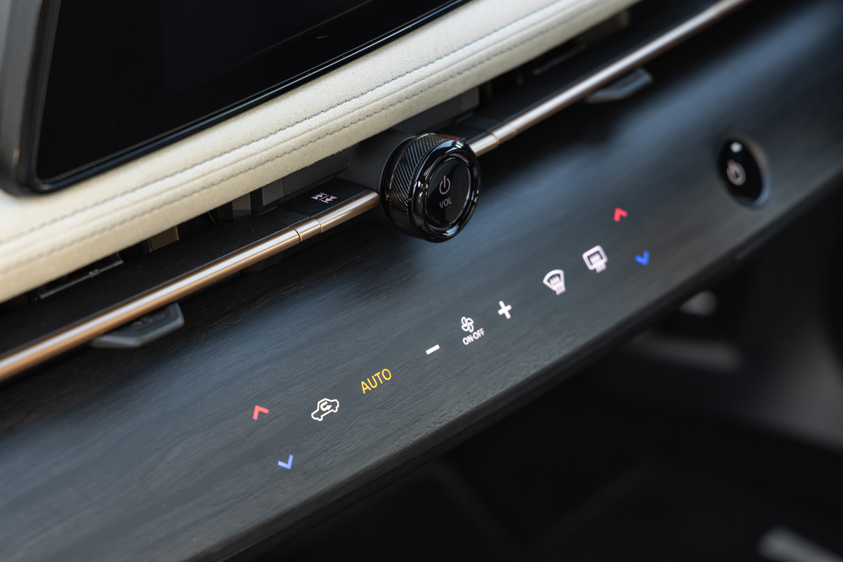 Nissan Ariya Practicality, Boot Space, Interior & Technology | Electrifying