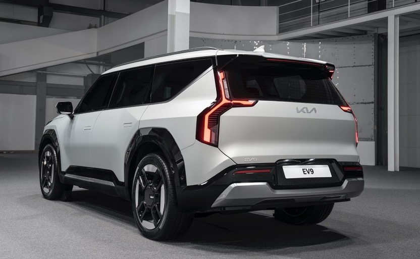Kia EV9 Review and Buyers Guide | Electrifying.com