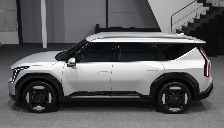 Kia EV9 Review and Buyers Guide | Electrifying.com