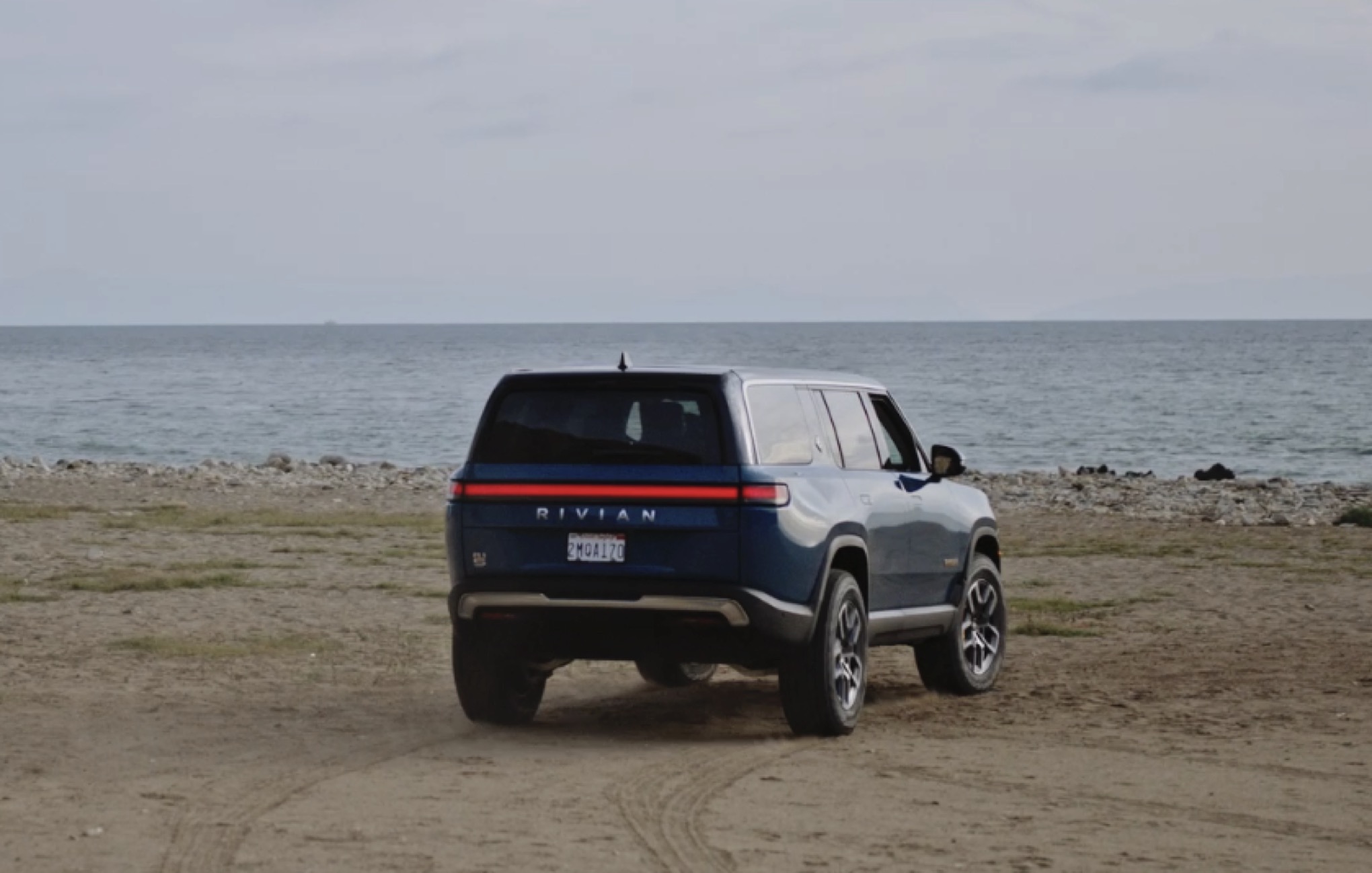 Rivian R1S Review and Buyers Guide | Electrifying.com