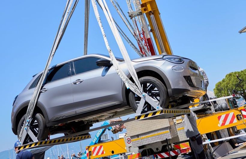 Fiat reveal 600e by dunking it in orange paint | Electrifying.com