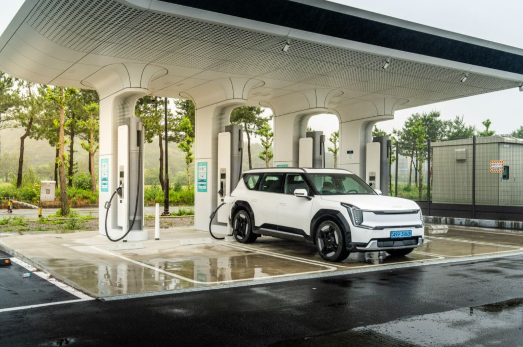 The fastest charging electric cars in the world | Electrifying.com