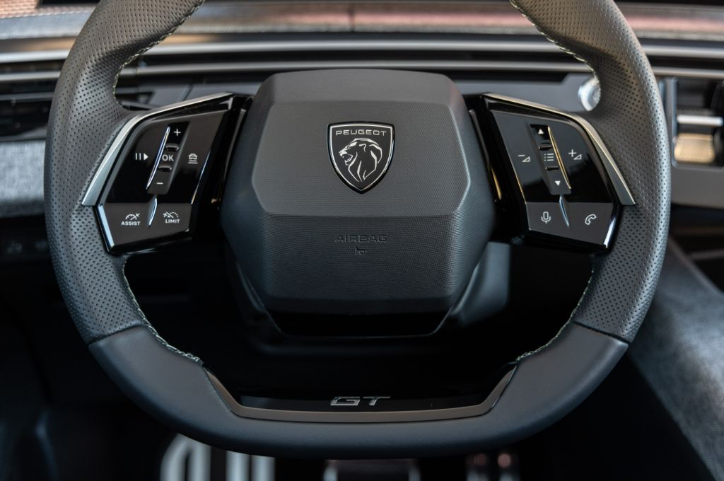 Peugeot e-3008 Review and Buyers Guide | Electrifying.com