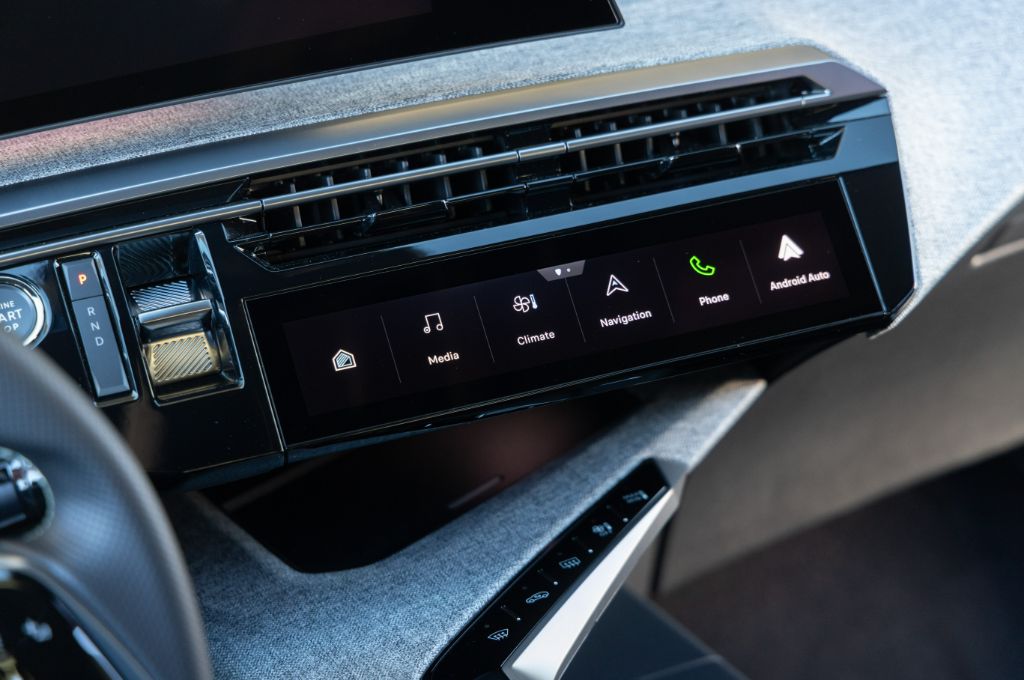 Peugeot e-3008 Review and Buyers Guide | Electrifying.com