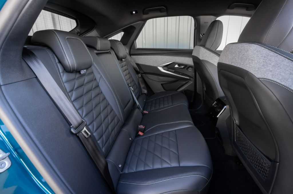 Peugeot e-3008 Review and Buyers Guide | Electrifying.com