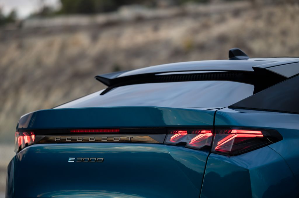 Peugeot e-3008 Review and Buyers Guide | Electrifying.com