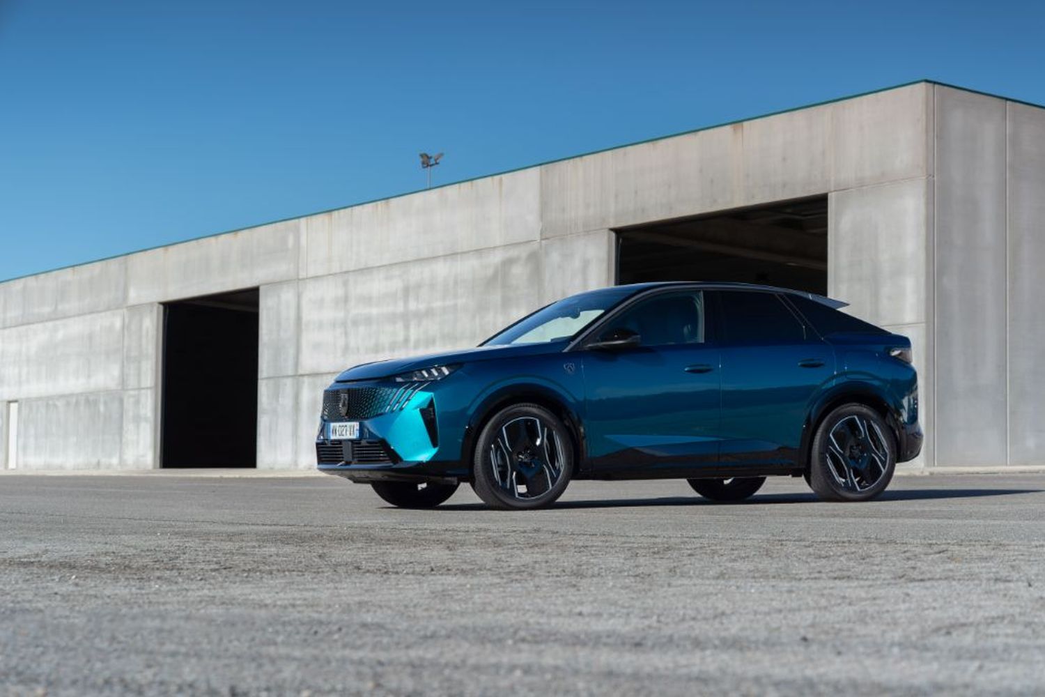 Peugeot e-3008 Review and Buyers Guide | Electrifying.com