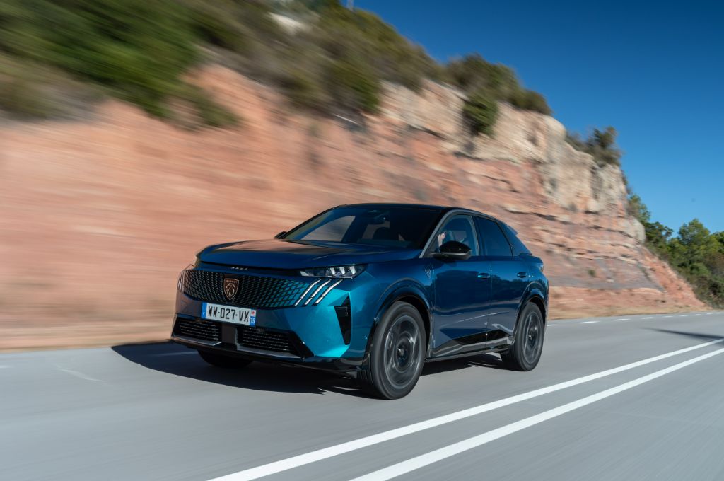 Peugeot e-3008 Review and Buyers Guide | Electrifying.com