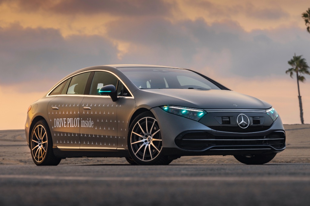 Mercedes to use turquoise-coloured light to highlight its self-driving ...