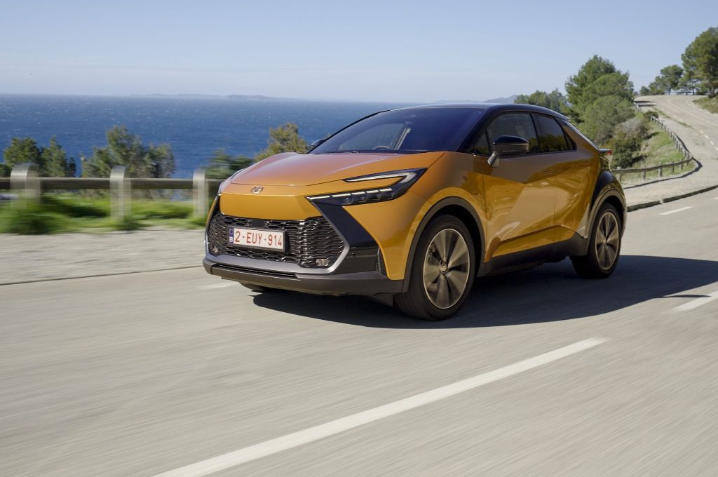 Toyota chr hybrid plug in store