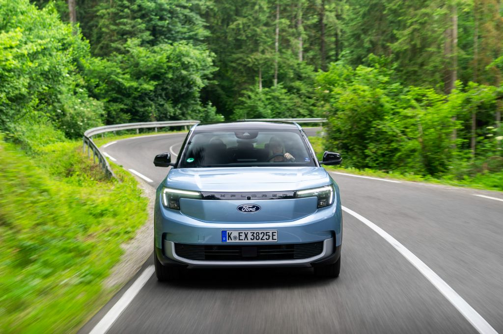 Ford Explorer Review & Buying Guide 2024 | Electrifying