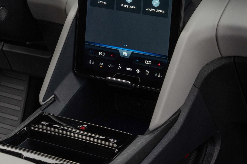 Ford Explorer Review & Buying Guide 2024 | Electrifying