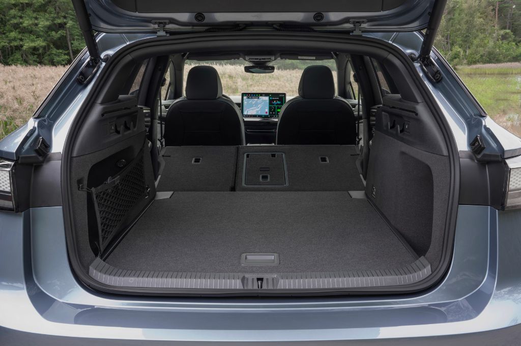 Volkswagen ID.7 Tourer Review & Buying Guide 2024 | Electrifying