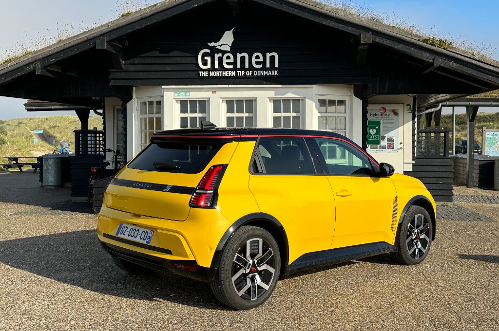 Renault 5 E-Tech Review & Buying Guide 2025 | Electrifying