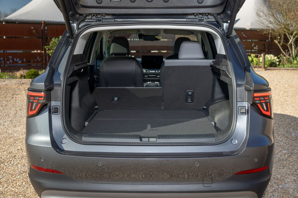 MGS5 EV Review & Buying Guide 2025 | Electrifying