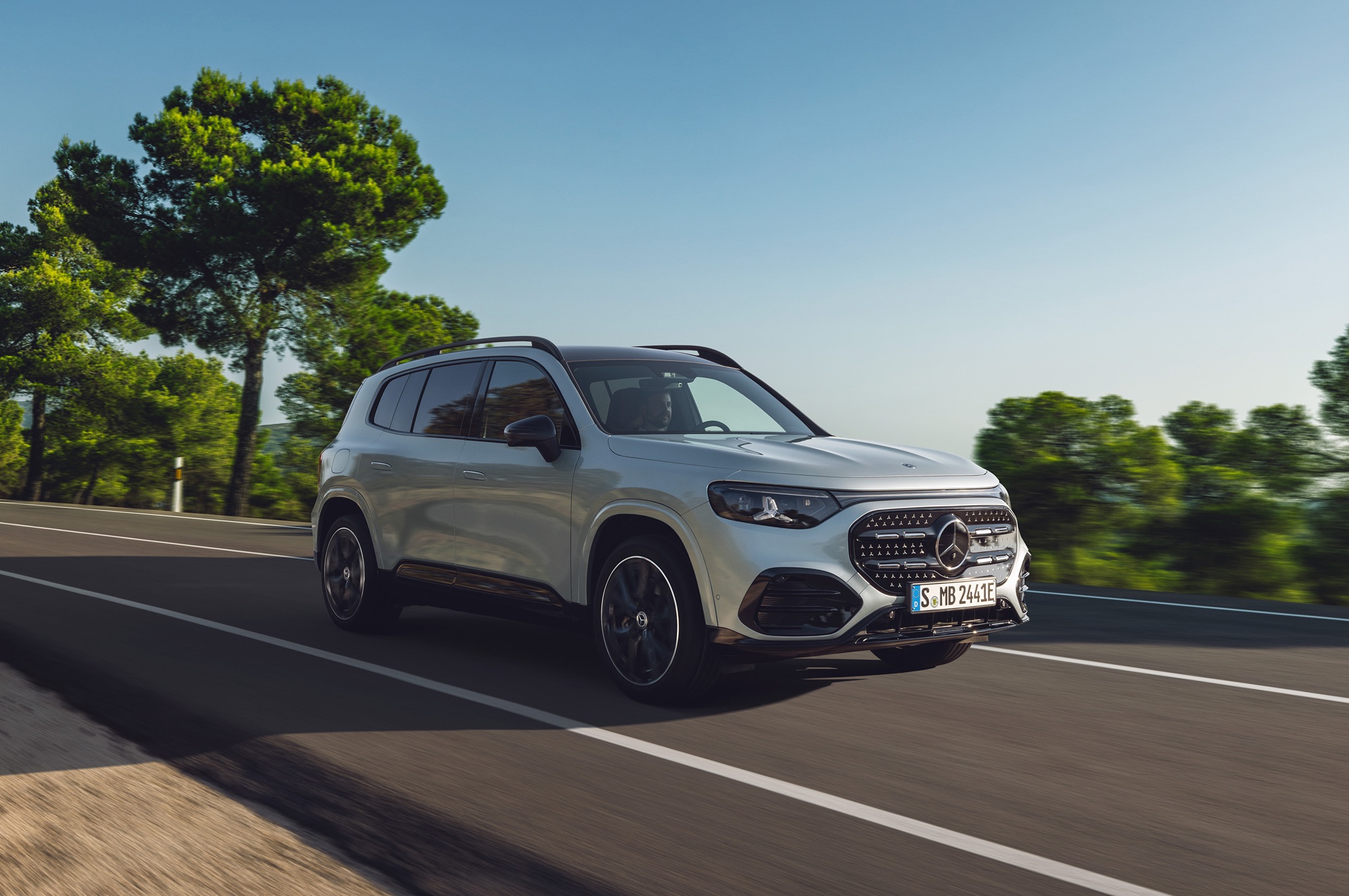 New electric Mercedes GLB revealed with 392 miles of range