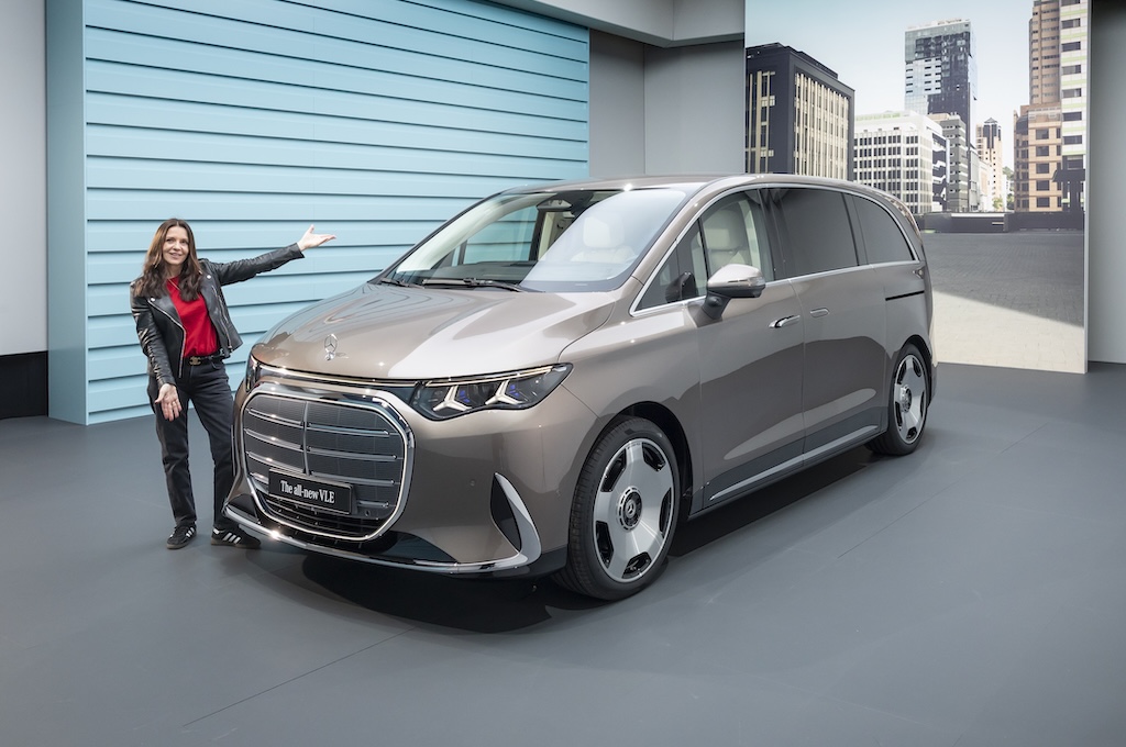 New Mercedes VLE Review: Price, Specs, Range & On Sale Date | Electrifying